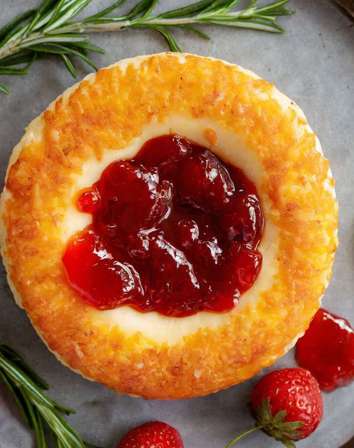 Pecan Cheddar Cheese Ring with Strawberry Preserves - Useful Tips
